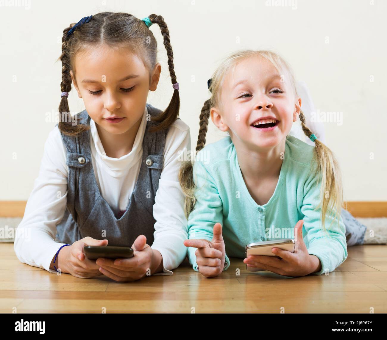 Looking at screen with people faces hi-res stock photography and images ...