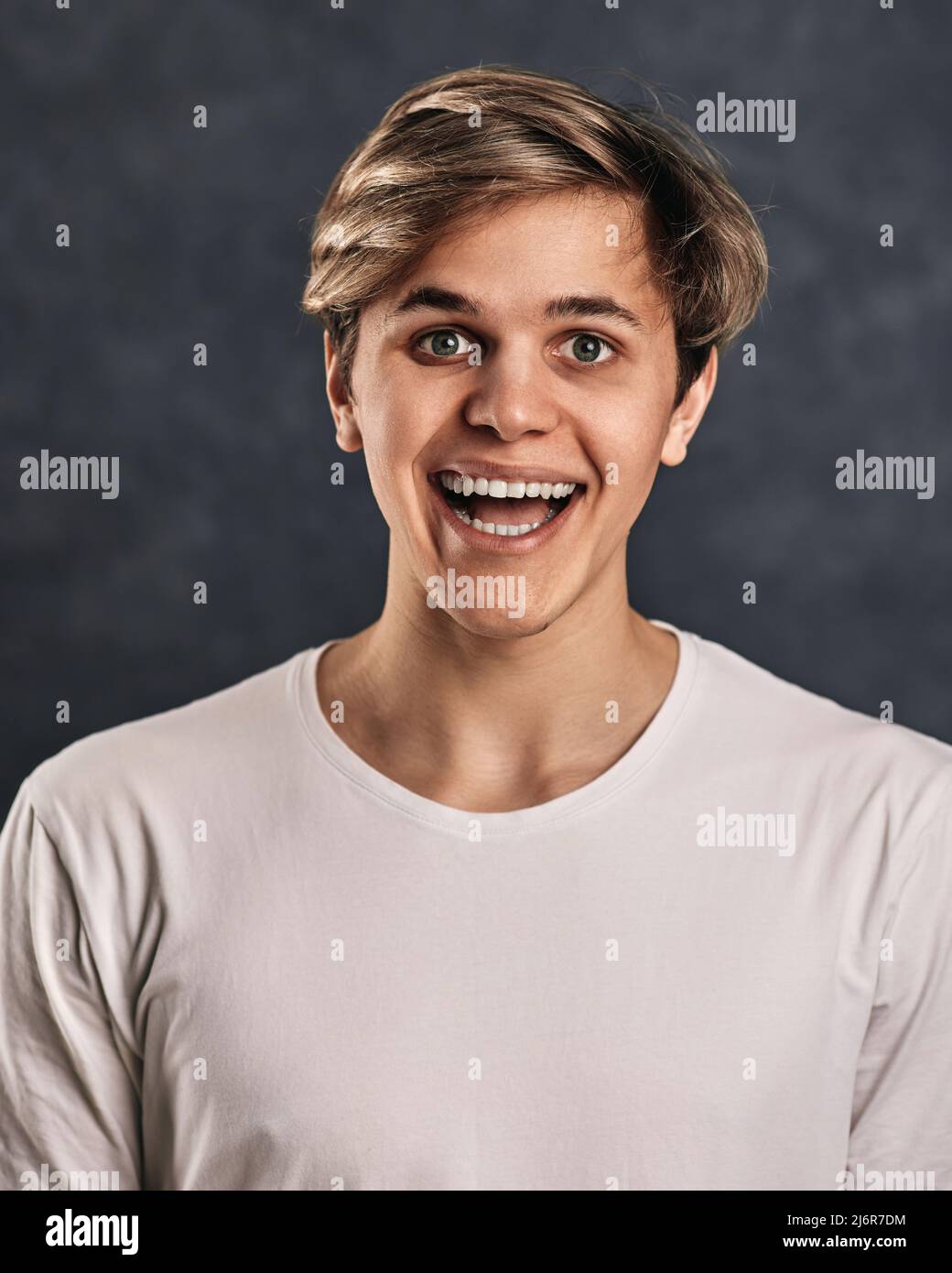 Photo funny surprised young hi-res stock photography and images - Alamy