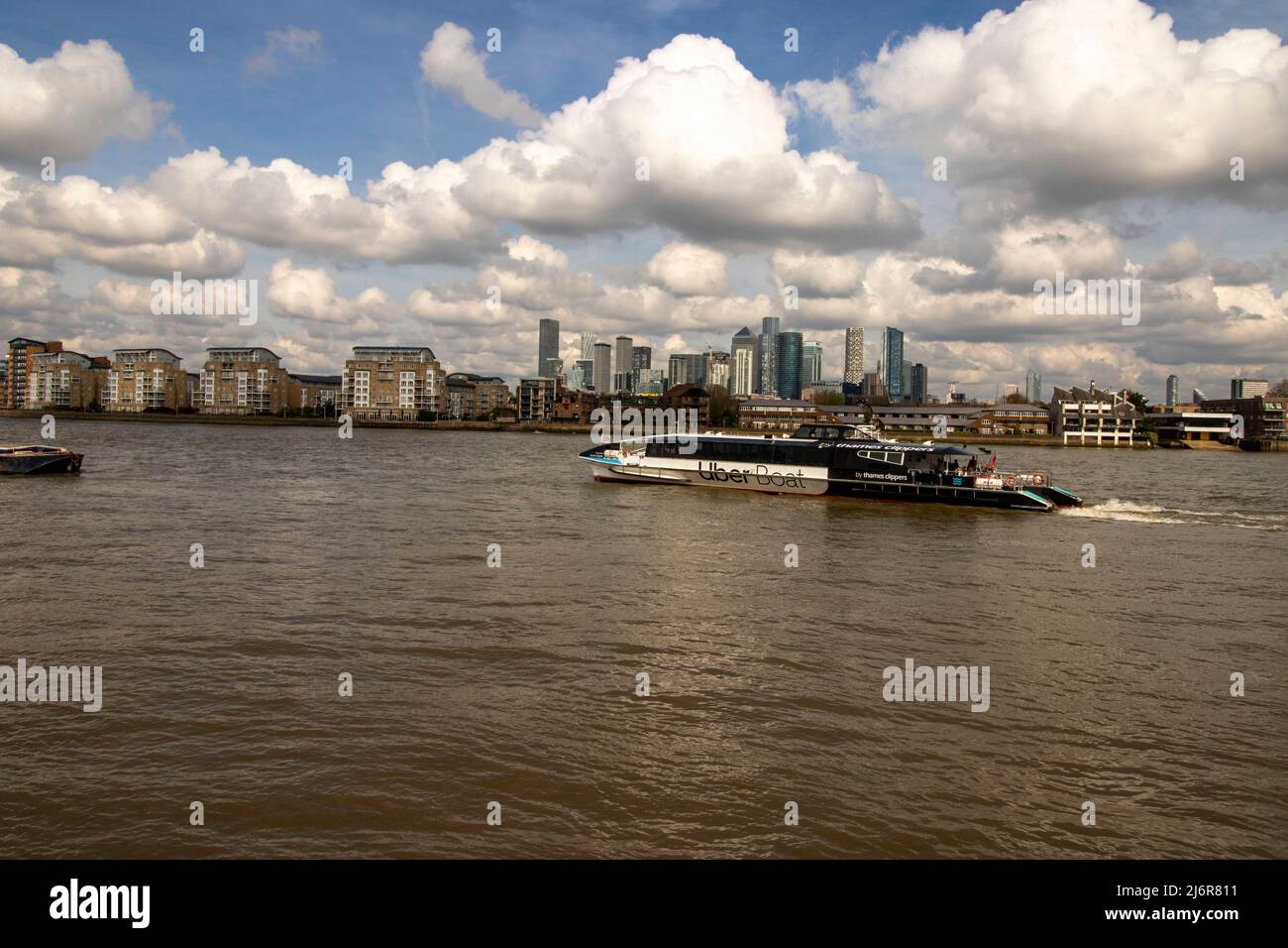 Riverside thames the through wharf hi-res stock photography and images ...