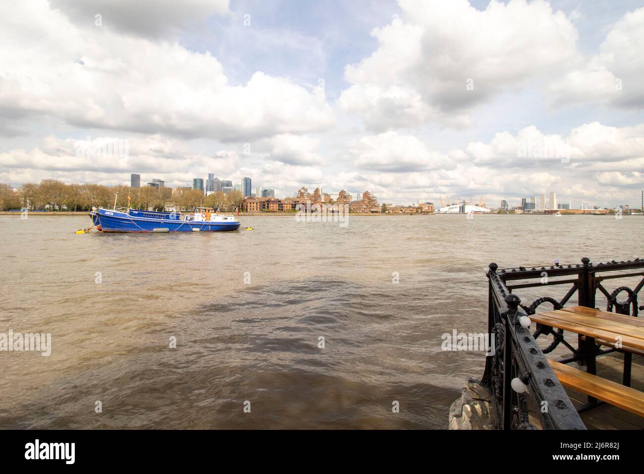 Riverside thames the through wharf hi-res stock photography and images ...