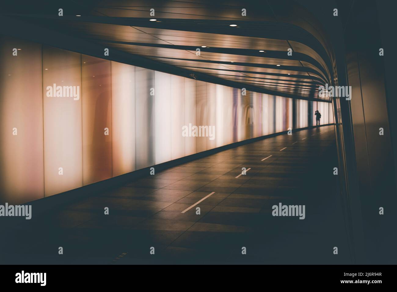 Escalators in kings cross station hi-res stock photography and images ...