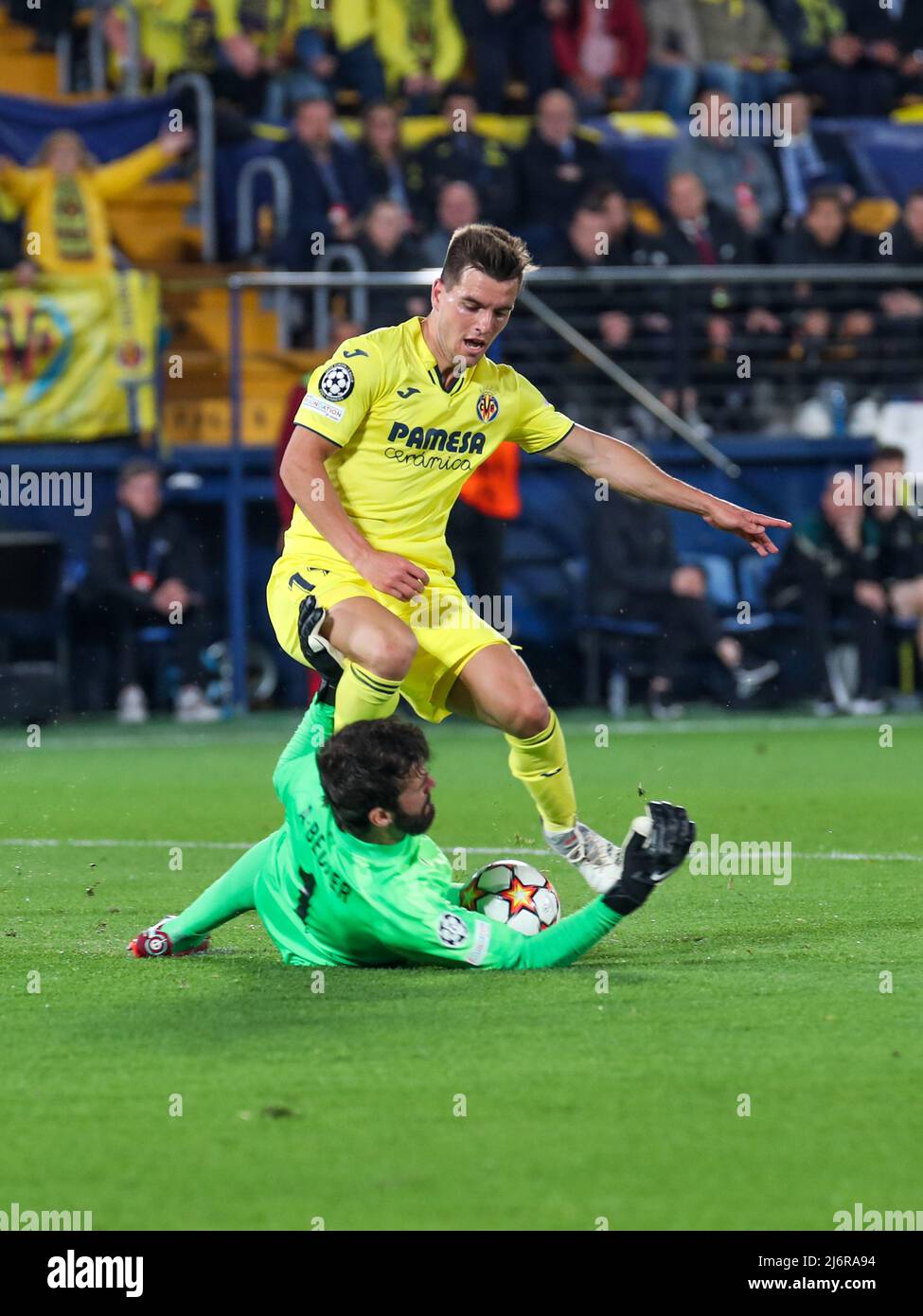 Alisson liverpool save hi-res stock photography and images - Alamy