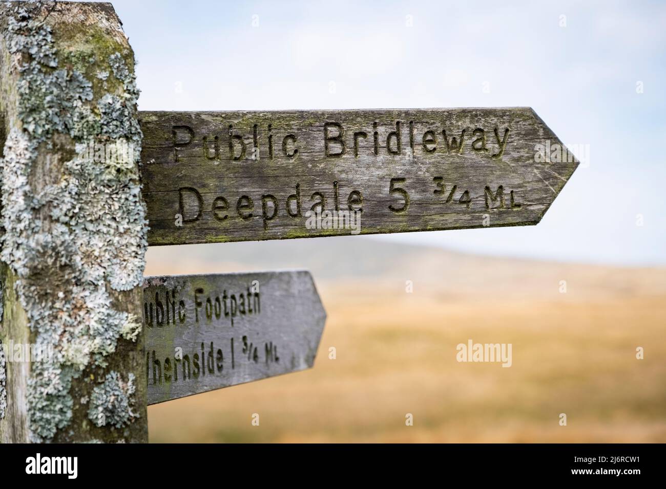 Directional Signpost pointing the way to Deepdale in The Yorkshire ...