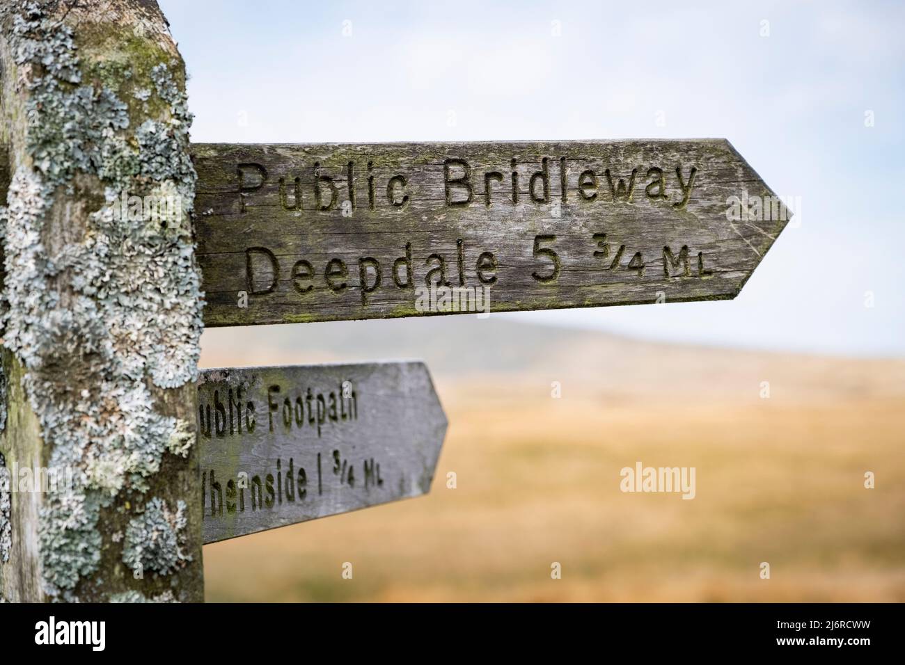 Directional Signpost pointing the way to Deepdale in The Yorkshire ...
