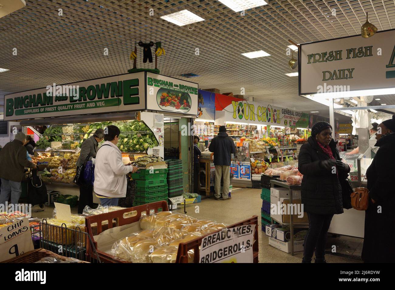 Indoor market stalls hi-res stock photography and images - Alamy