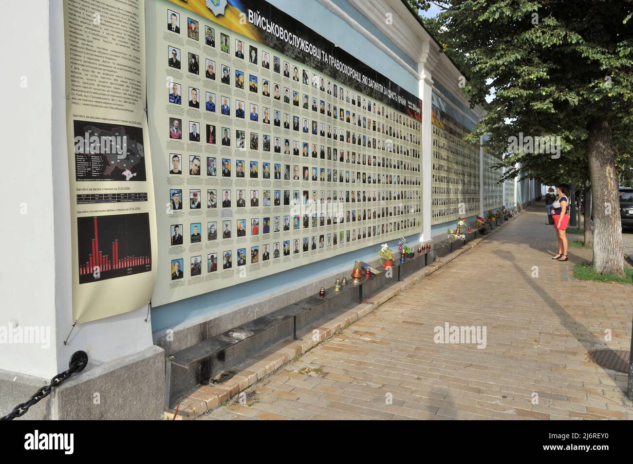 Wall with names of victims hi-res stock photography and images - Alamy
