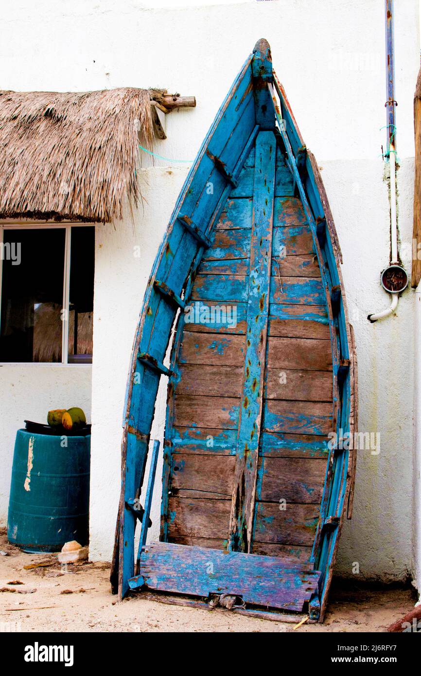 Broken old rowing boat coast hi-res stock photography and images - Alamy