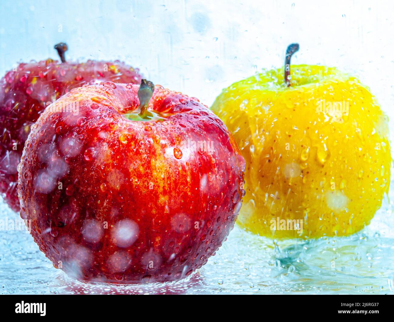 Drop falling water green apples hi-res stock photography and images - Alamy