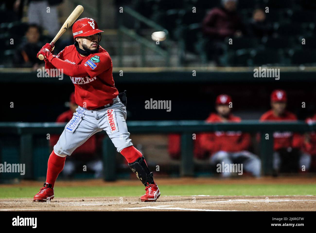 Acciones del partido de beisbol entre Venados de Mazatlan vs Naranjeros ...