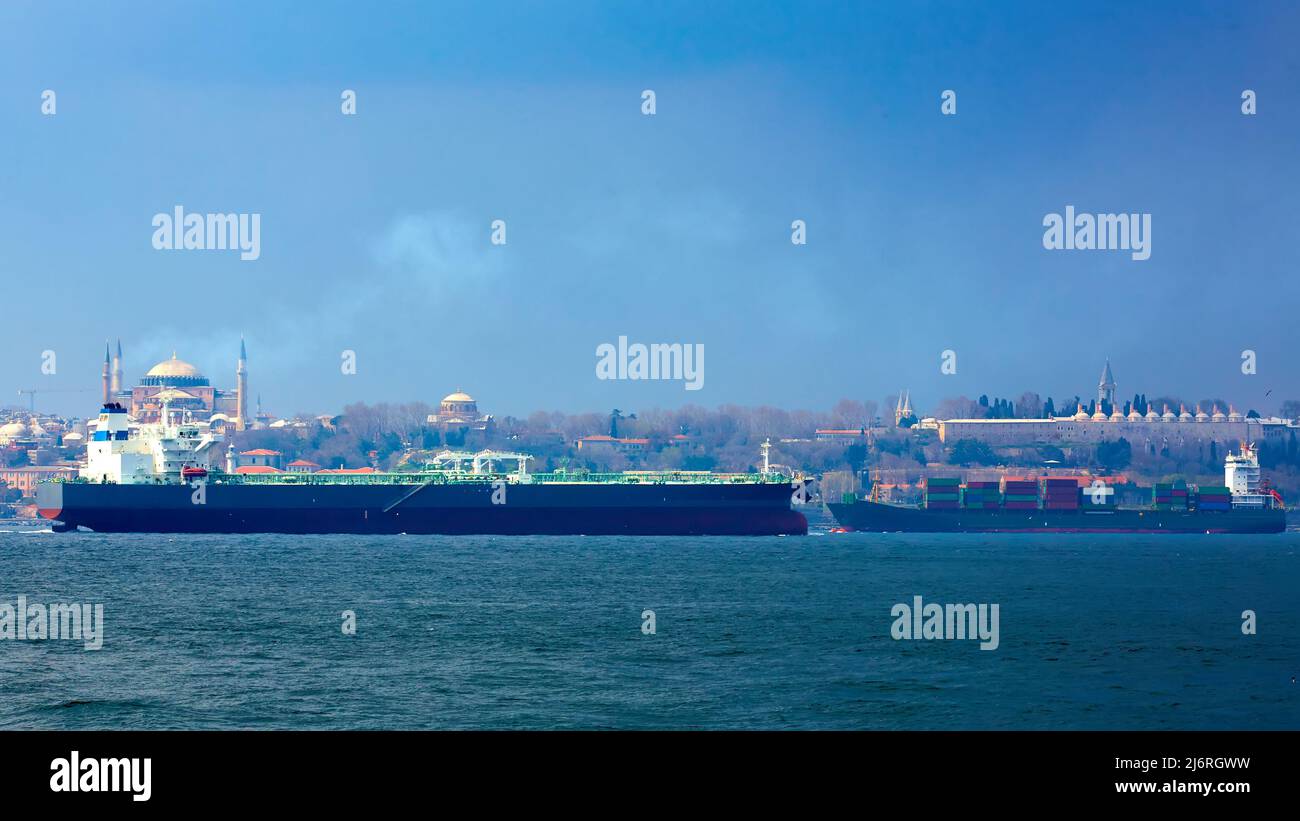Huge crude oil tanker in Bosphorus Strait, Istanbul, Turkey Stock Photo ...