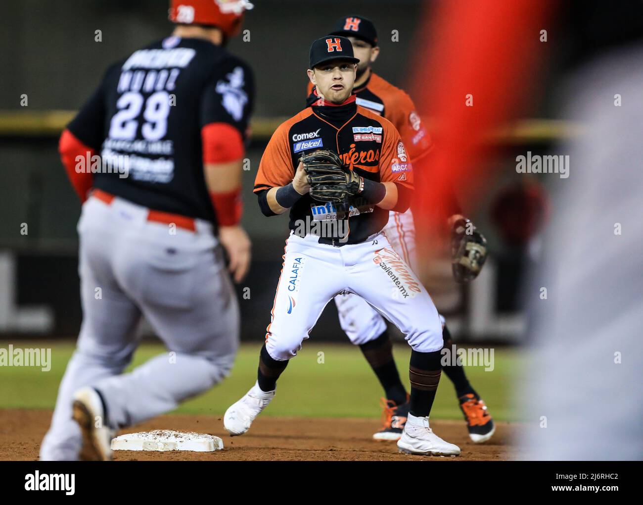 Acciones del partido de beisbol entre Venados de Mazatlan vs Naranjeros ...