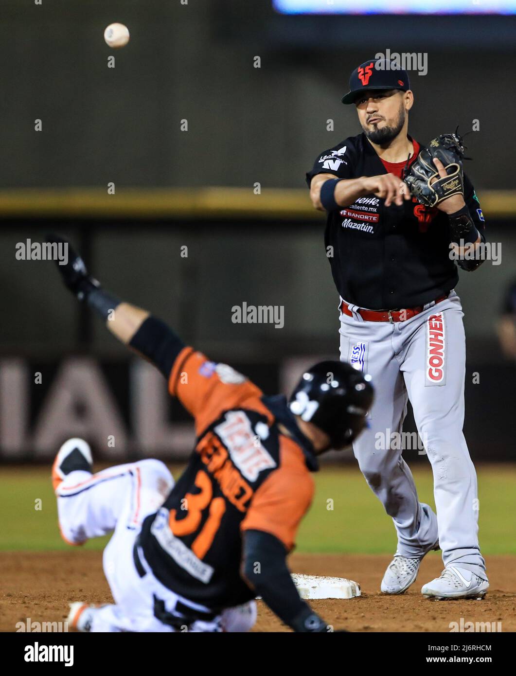 Play de beisbol hi-res stock photography and images - Alamy