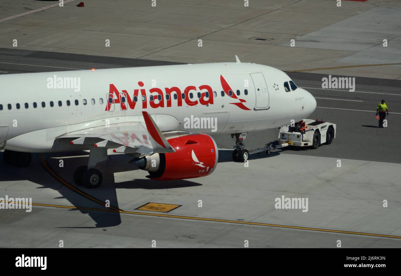 Avianca airlines airbus a320 hi-res stock photography and images - Alamy