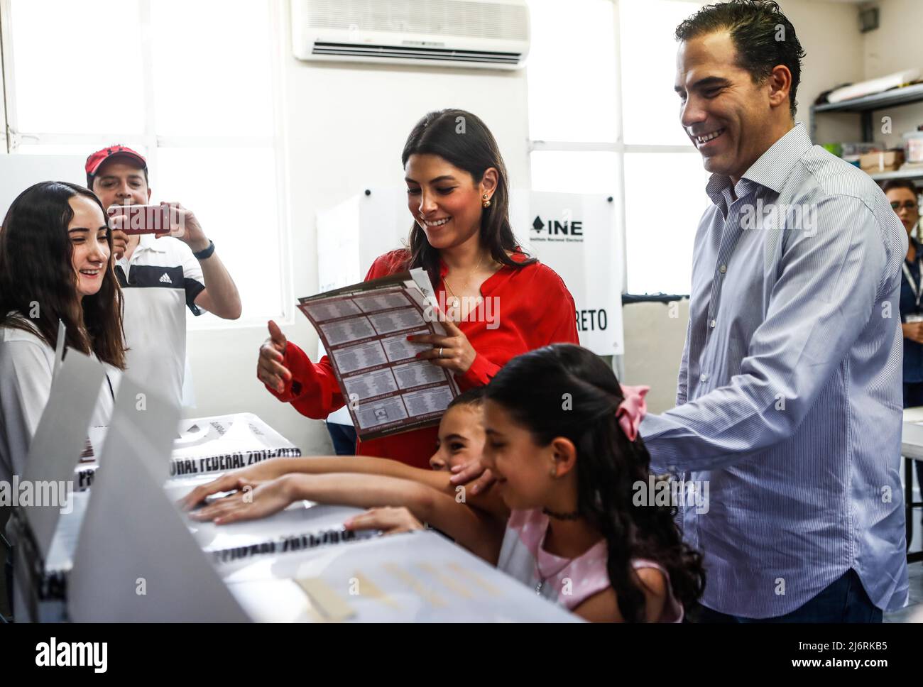 La candidata al senado por Sonora, Sylvana Beltrones Sánchez, acudió ...