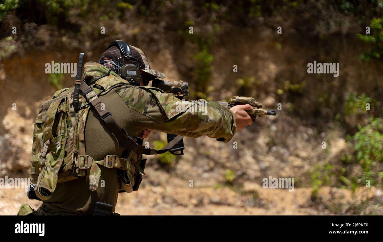 An Australian Operator with 2nd Commando Regiment, Special Operations ...