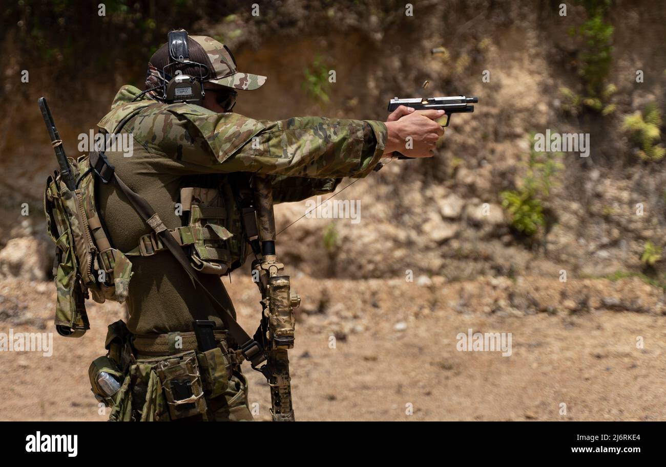 An Australian Operator with 2nd Commando Regiment, Special Operations ...