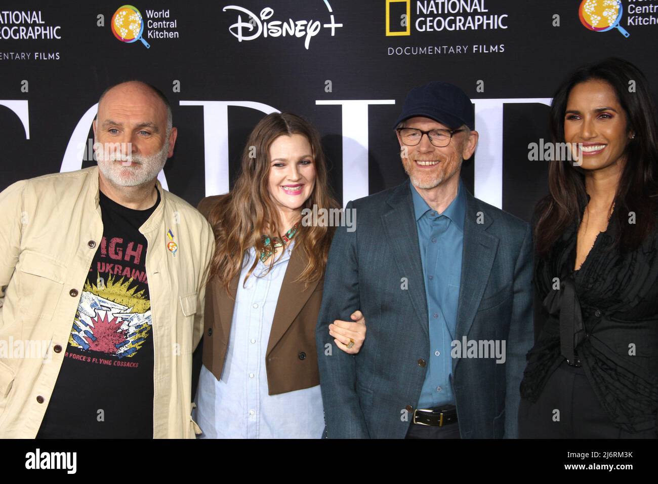 NEW YORK, NY - MAY 3: Jose Andres, Drew Barrymore, Ron Howard and Padma ...