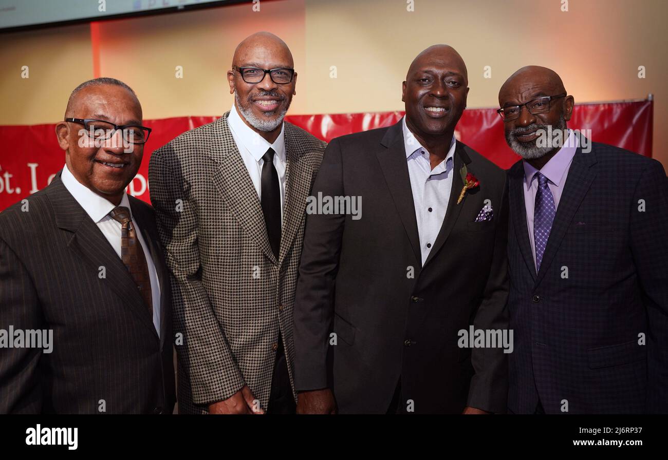 Former St. Louis Football Cardinals players gather for a photo with ...