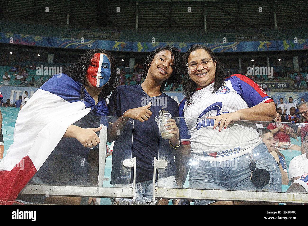 SALVADOR, BA - 03.05.2022: BAHIA X LONDRINA - In the photo, Bahia fans ...