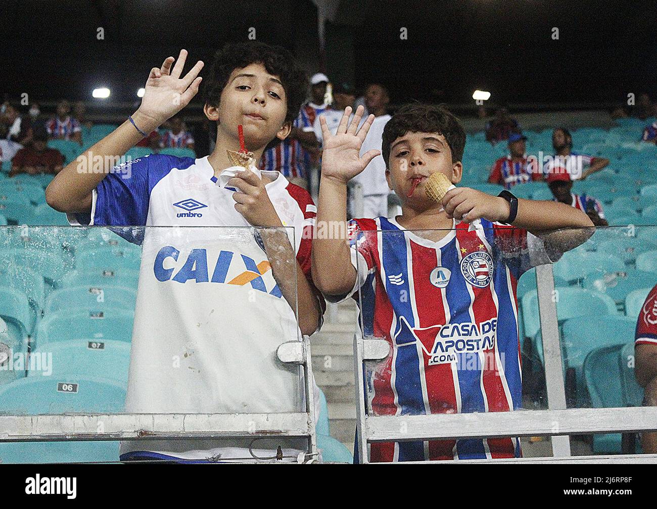 SALVADOR, BA - 03.05.2022: BAHIA X LONDRINA - In the photo, Bahia fans ...