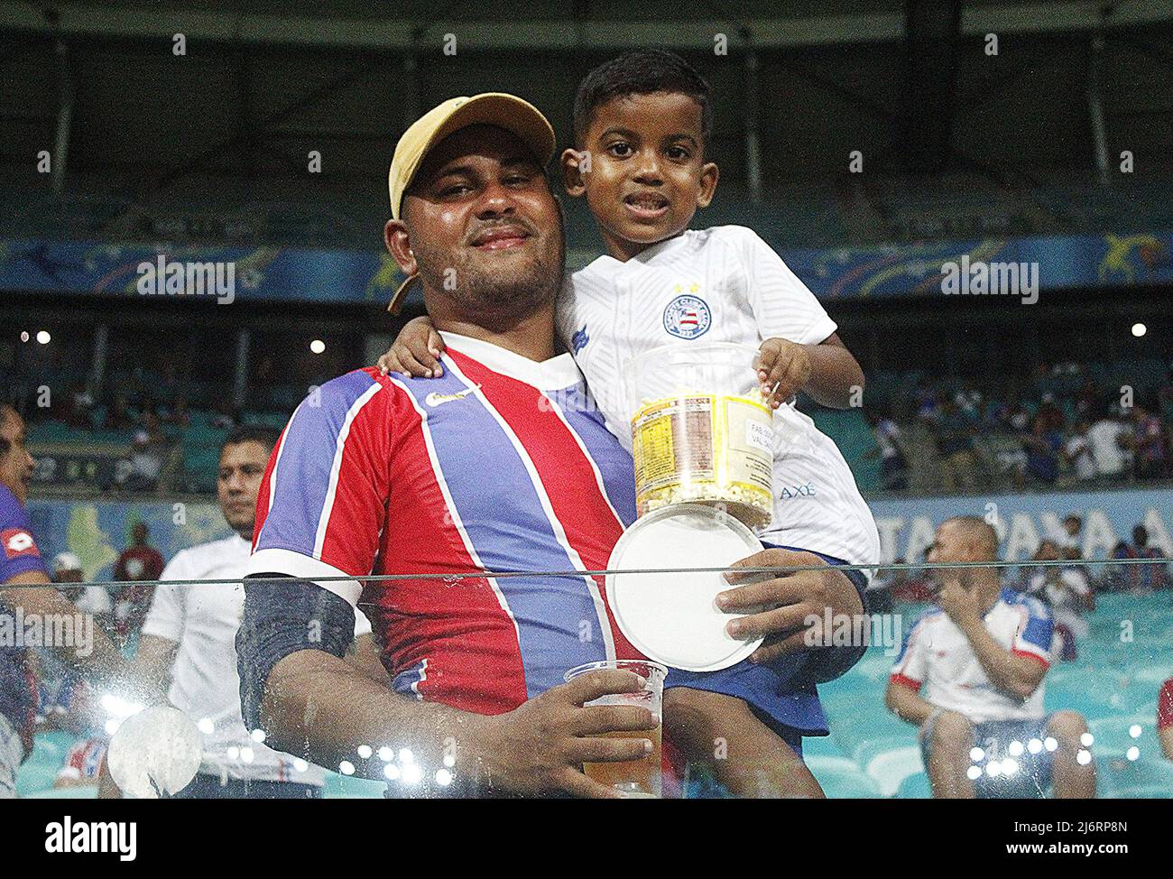 SALVADOR, BA - 03.05.2022: BAHIA X LONDRINA - In the photo, Bahia fans ...