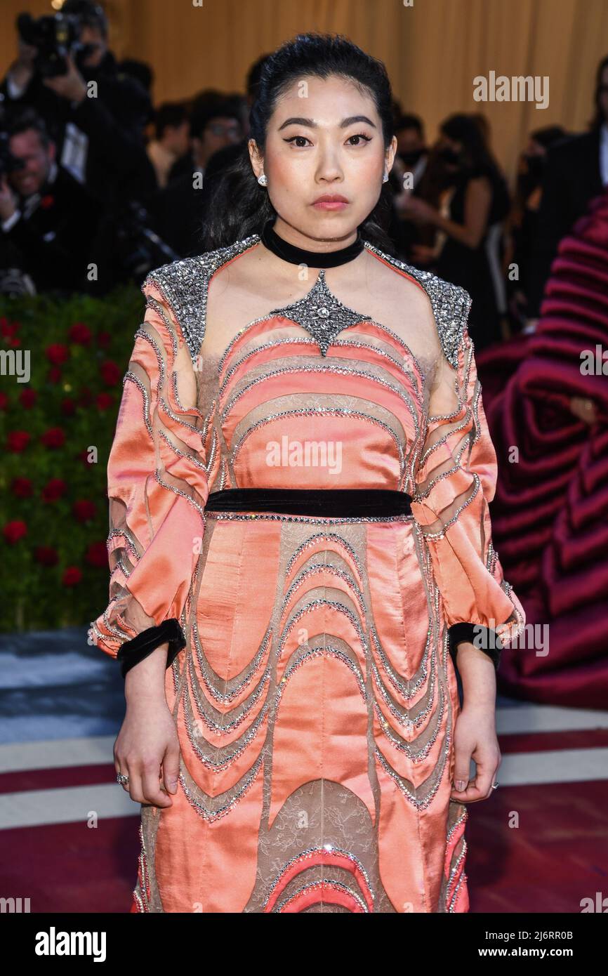 Awkwafina walking on the red carpet at the 2022 Metropolitan Museum of ...