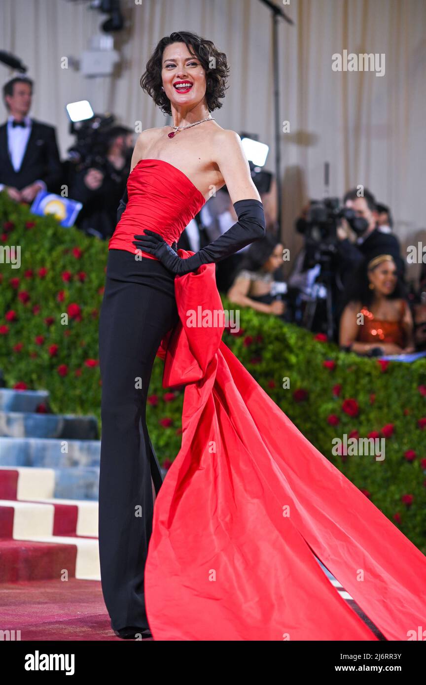 Shalom Harlow walking on the red carpet at the 2022 Metropolitan Museum of Art Costume Institute ...