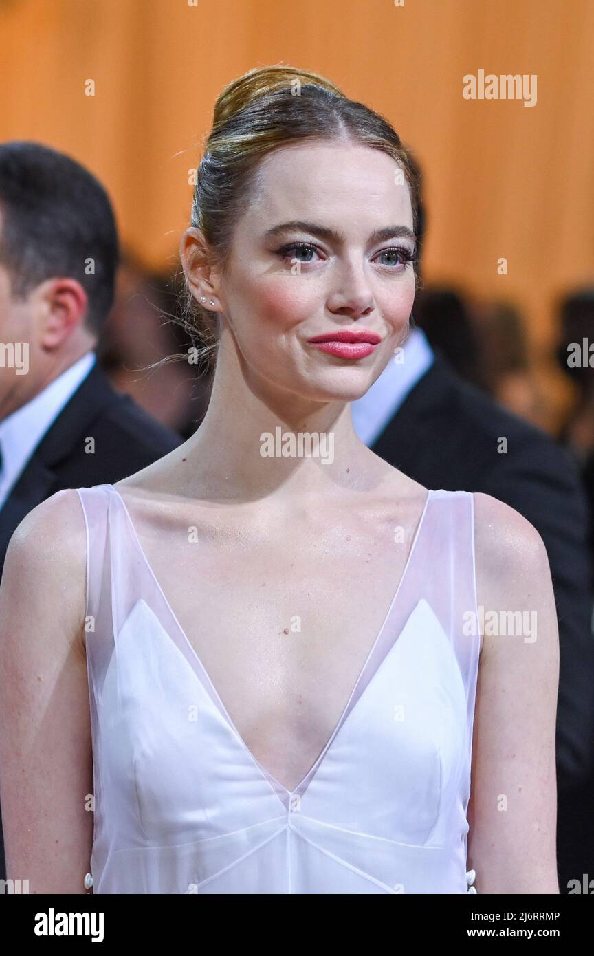Emma Stone walking on the red carpet at the 2022 Metropolitan Museum of ...