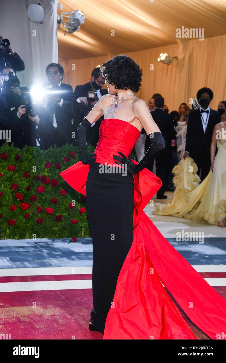 Shalom Harlow walking on the red carpet at the 2022 Metropolitan Museum of Art Costume Institute ...