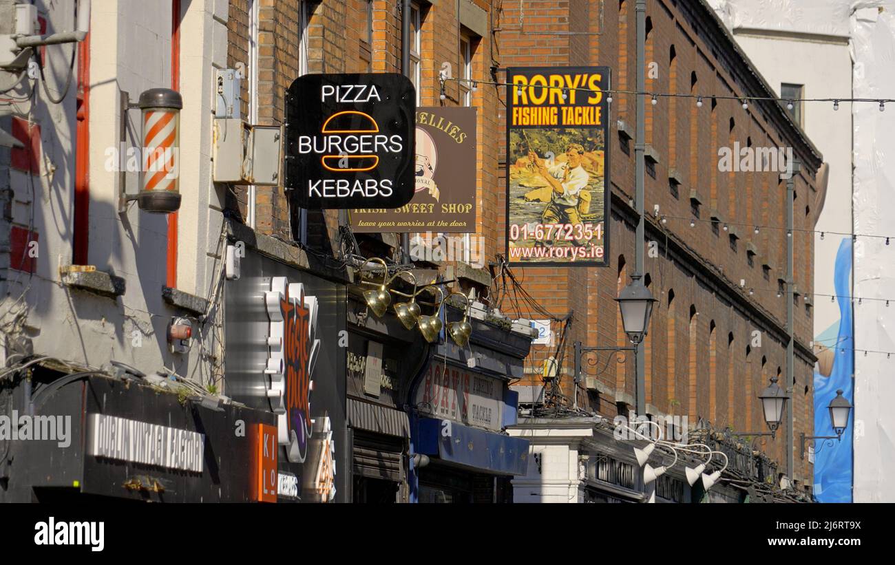 Amazing Irish pubs in the Temple Bar Quarter in Dublin - DUBLIN ...