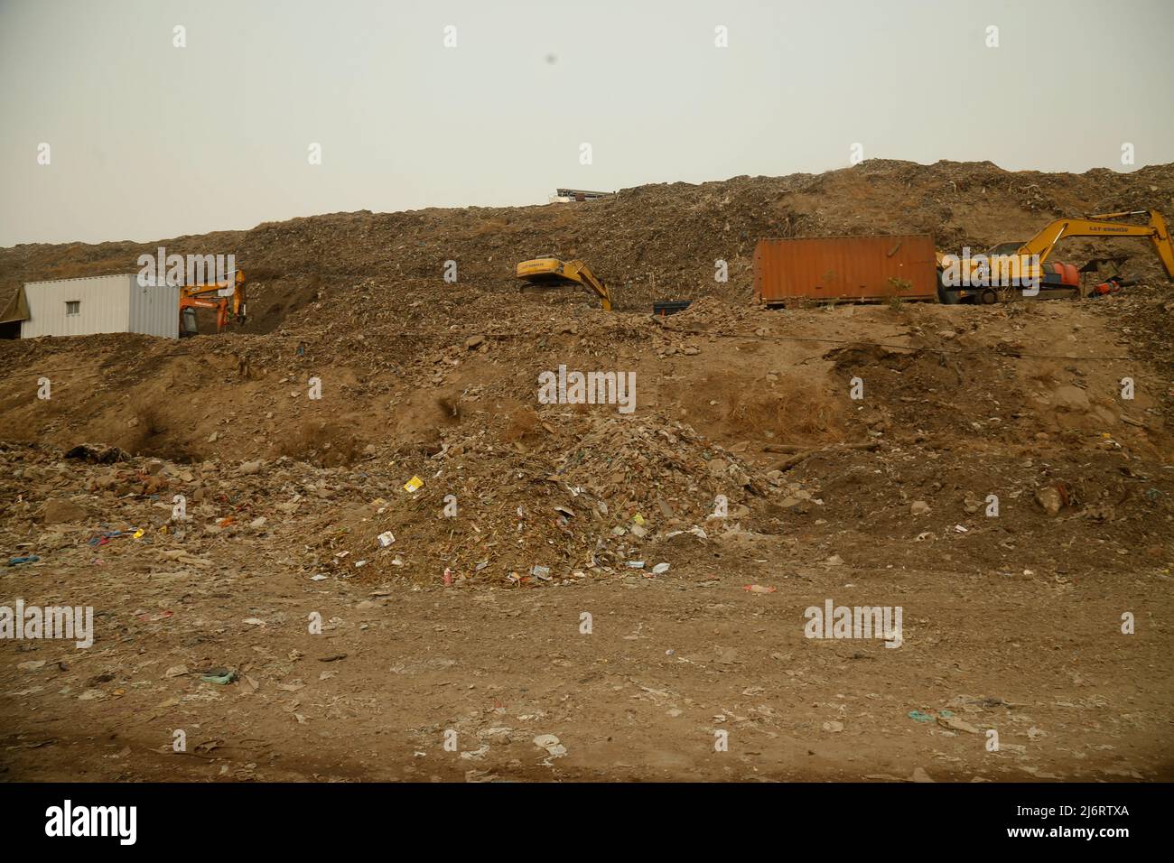 Garbage dumping at the Bhalswa landfill site spread over 36 acre ...