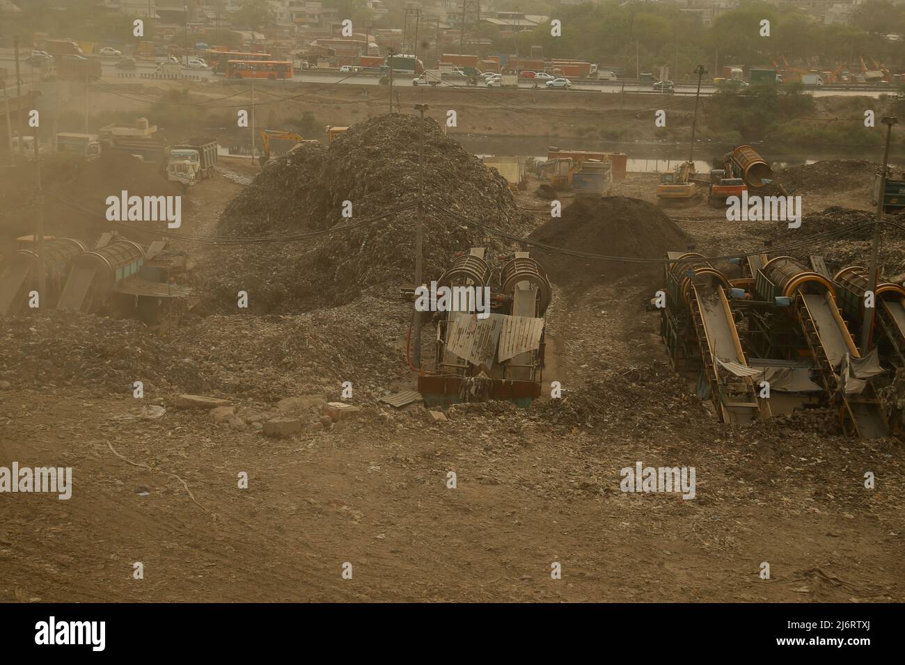 Garbage dumping at the Bhalswa landfill site spread over 36 acre ...