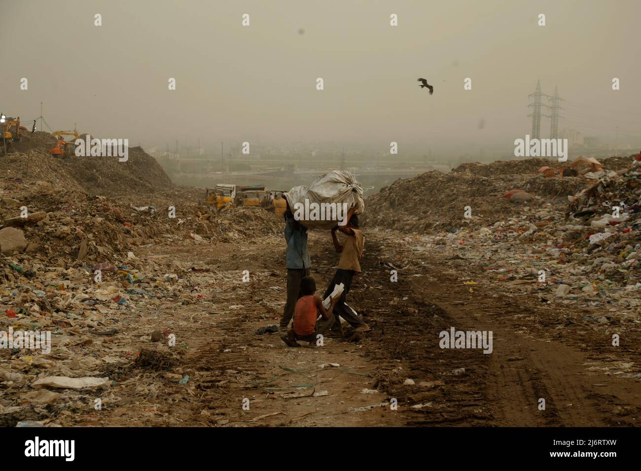 Garbage dumping at the Bhalswa landfill site spread over 36 acre ...