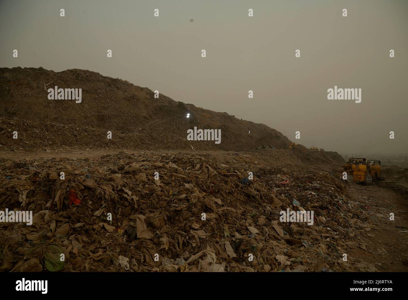 Garbage dumping at the Bhalswa landfill site spread over 36 acre ...