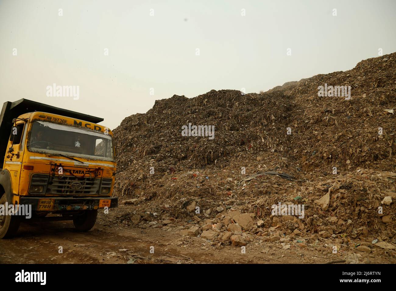Garbage dumping at the Bhalswa landfill site spread over 36 acre ...