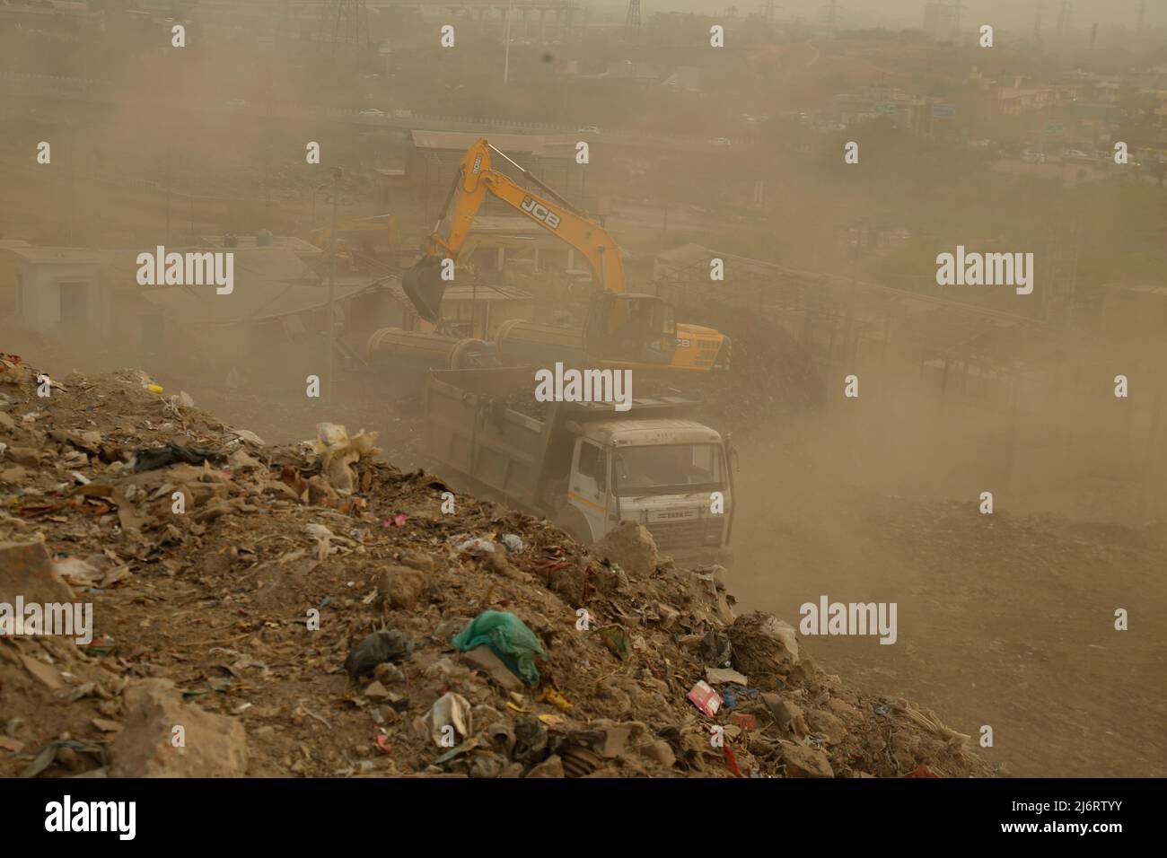 Garbage dumping at the Bhalswa landfill site spread over 36 acre ...