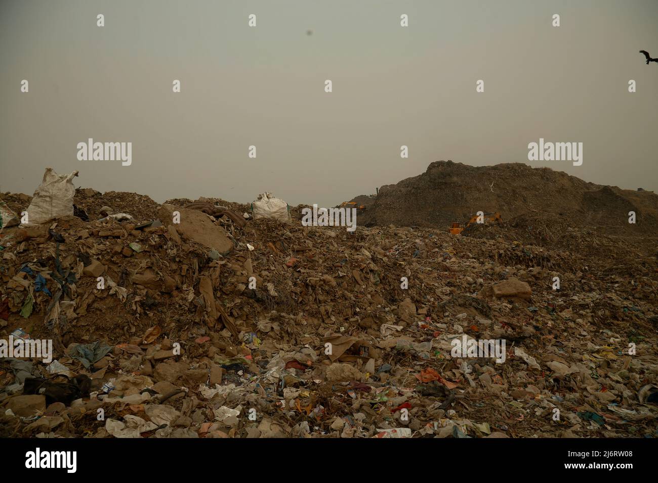 Garbage dumping at the Bhalswa landfill site spread over 36 acre ...