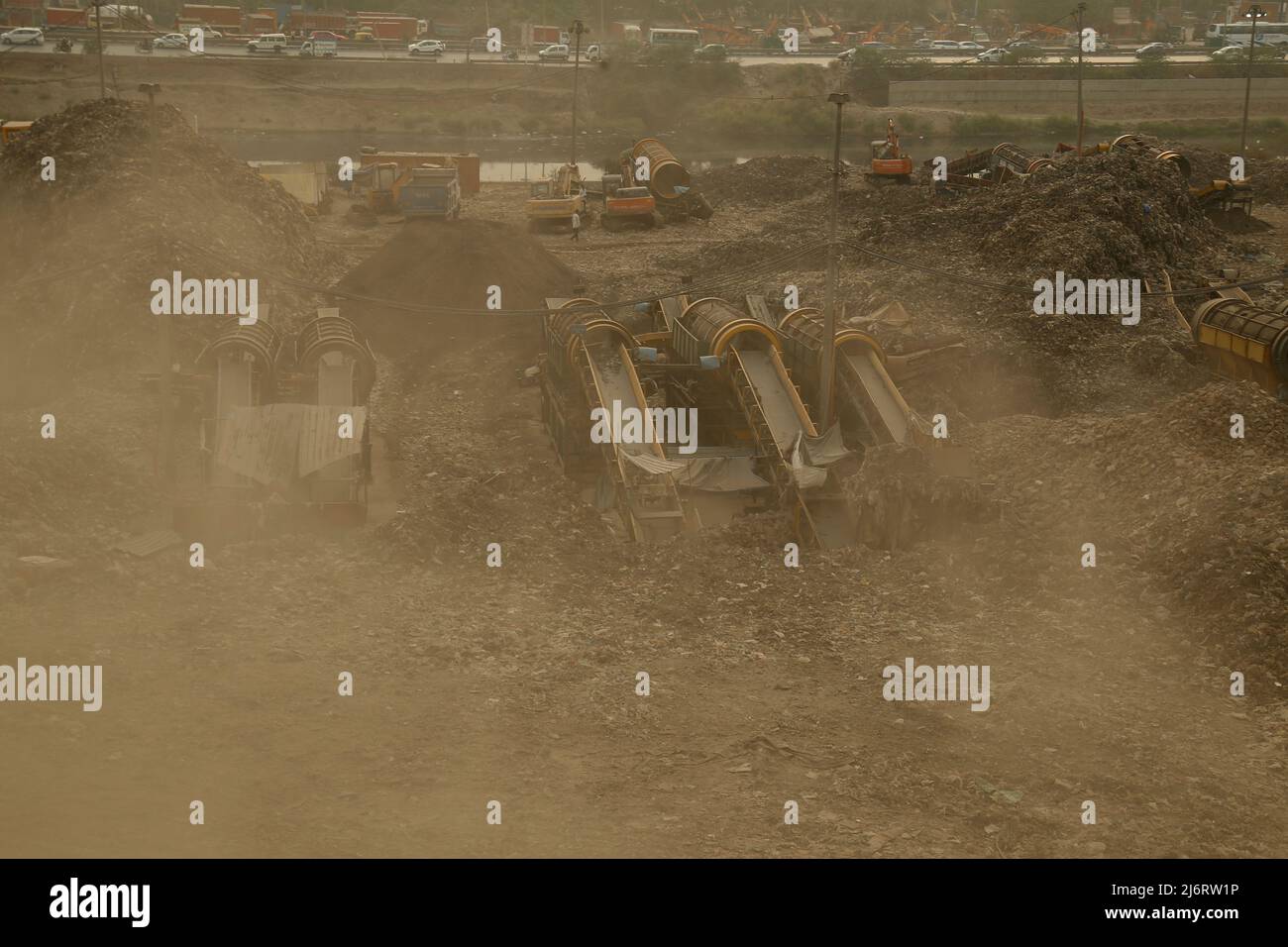 Garbage dumping at the Bhalswa landfill site spread over 36 acre ...