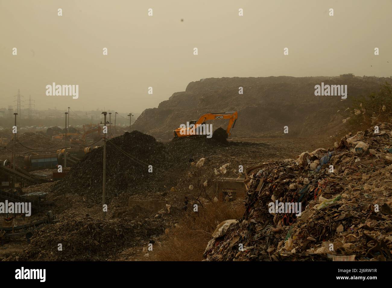 Garbage dumping at the Bhalswa landfill site spread over 36 acre ...