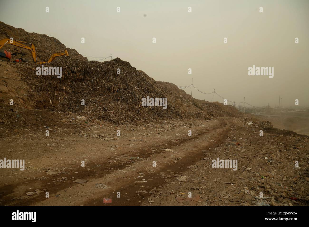 Garbage dumping at the Bhalswa landfill site spread over 36 acre ...