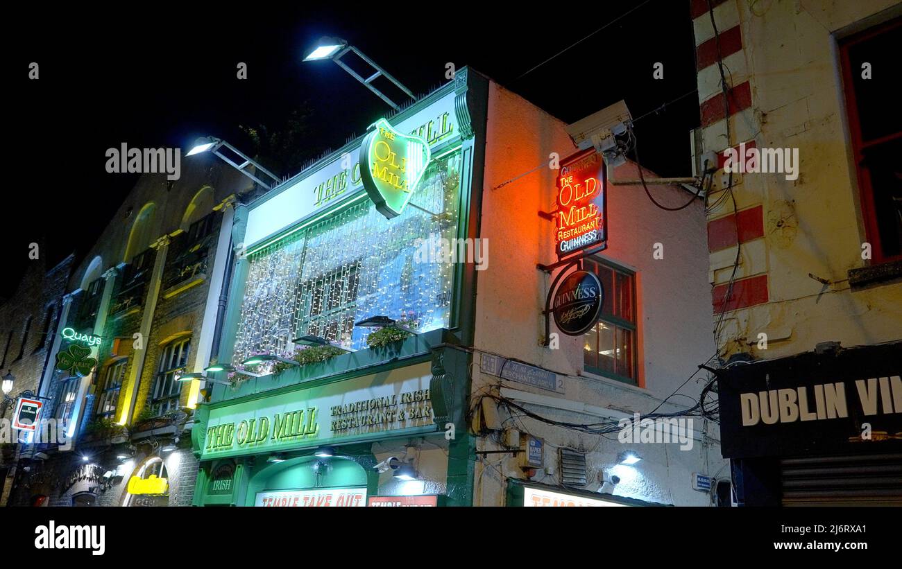 Amazing Irish pubs in the Temple Bar Quarter in Dublin - DUBLIN ...