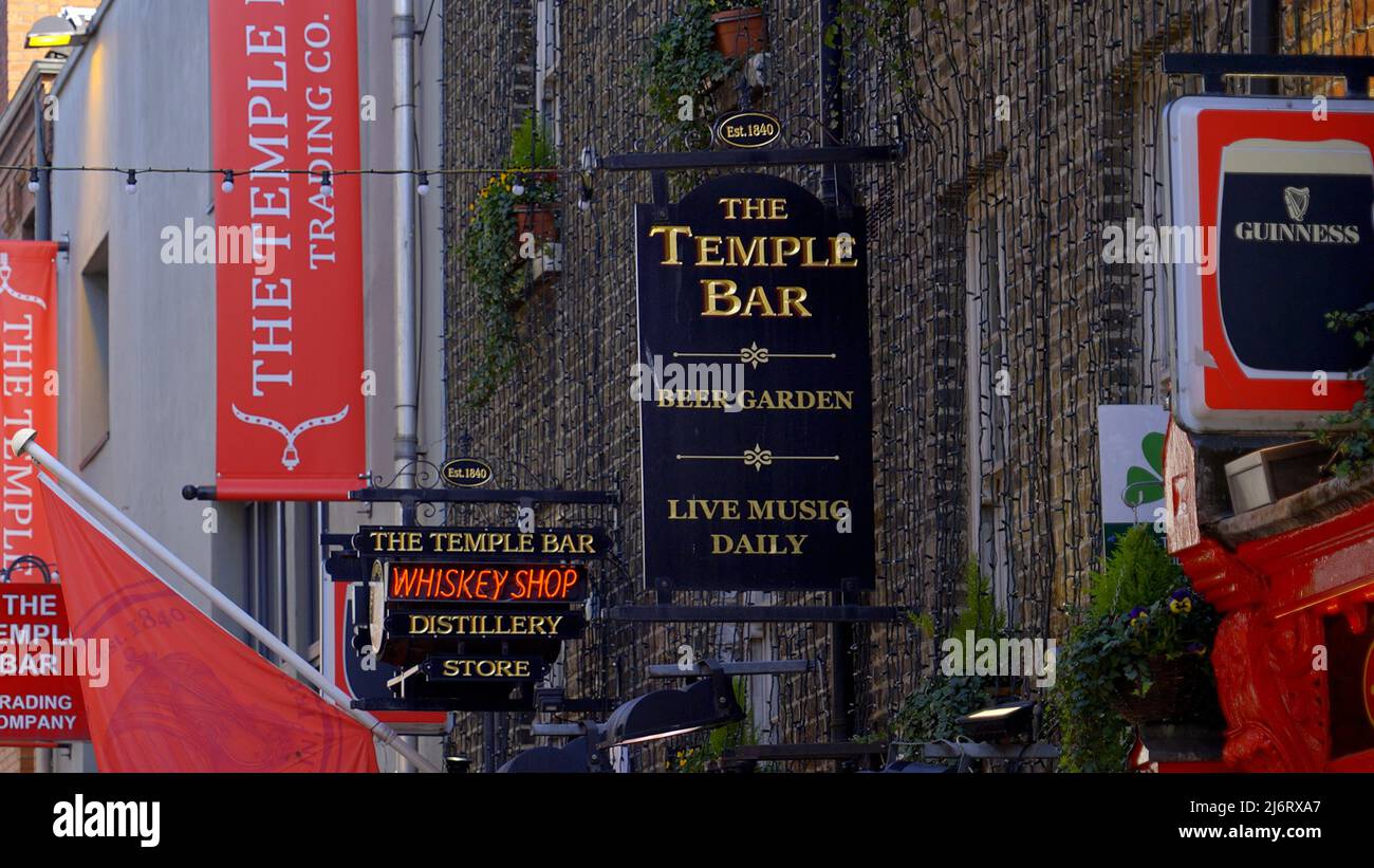 Amazing Irish pubs in the Temple Bar Quarter in Dublin - DUBLIN ...