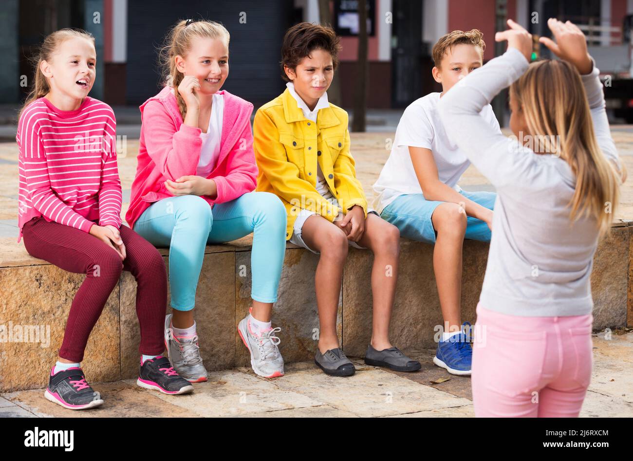 Kids talking on city walk Stock Photo - Alamy