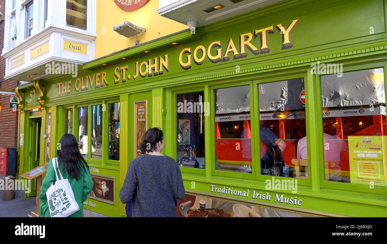 Amazing Irish pubs in the Temple Bar Quarter in Dublin - DUBLIN ...