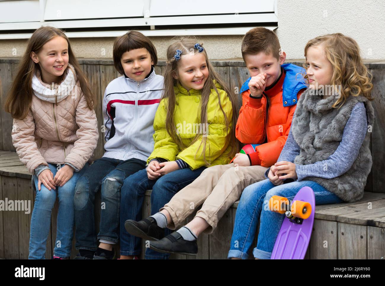 Junior kids chatting outdoor Stock Photo - Alamy