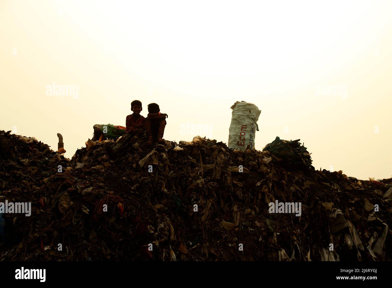 May 3, 2022, Delhi, Delhi, India: Garbage dumping at the Bhalswa ...