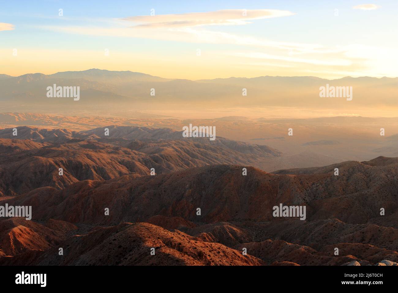 Sunsetatjoshuatree hi-res stock photography and images - Alamy