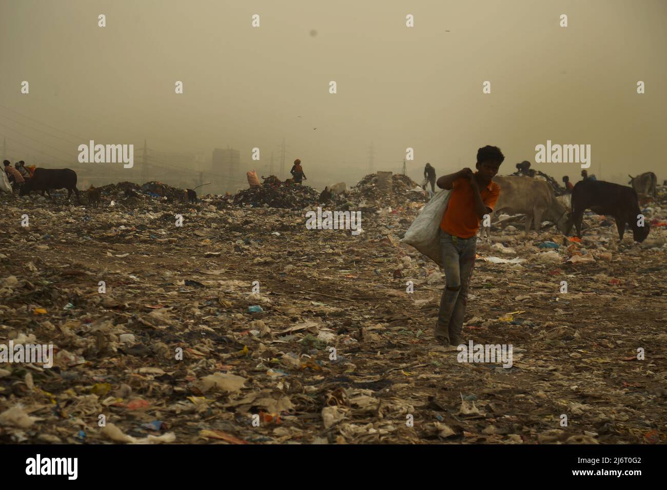 May 3, 2022, Delhi, Delhi, India: Garbage dumping at the Bhalswa ...