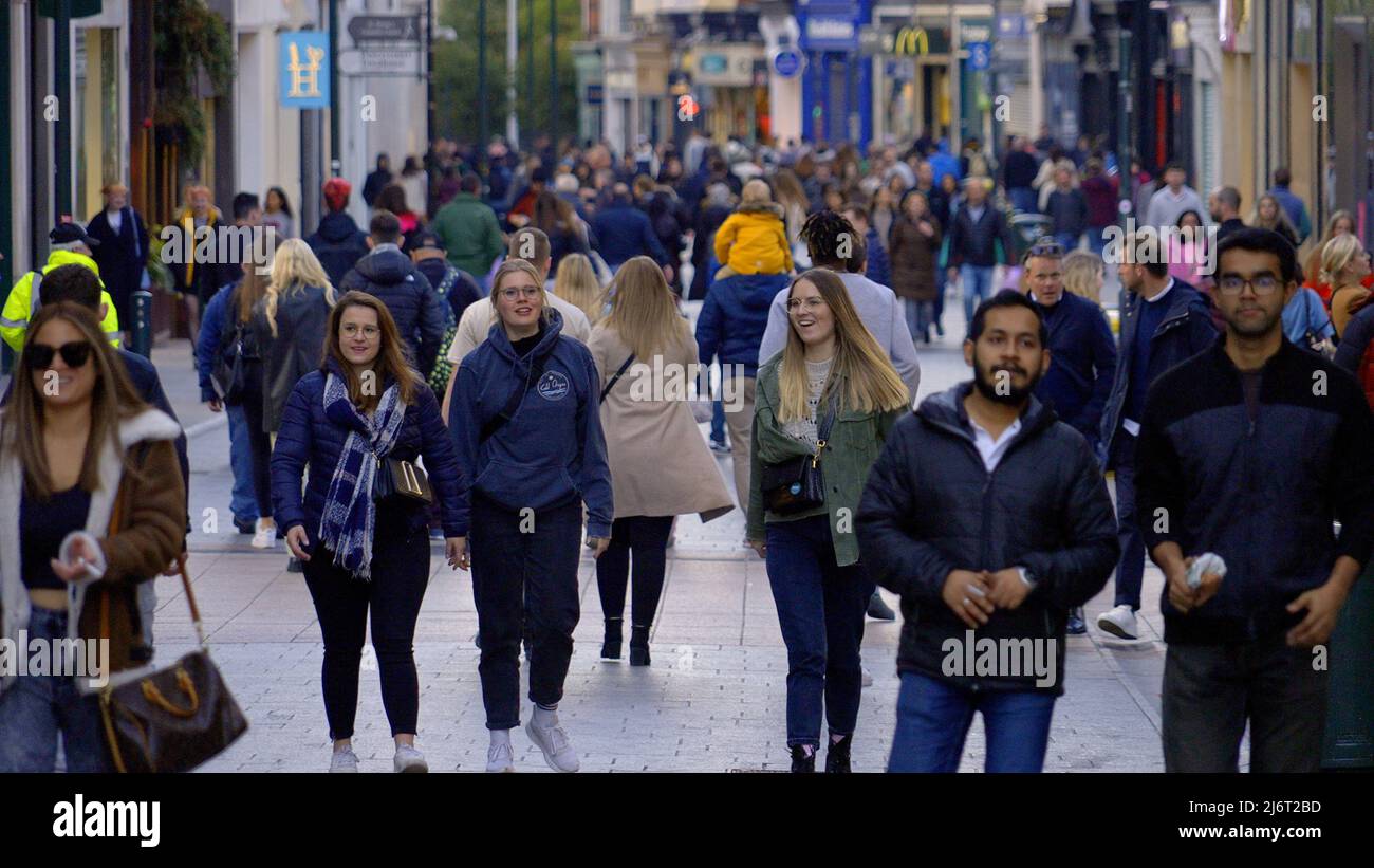People in Grafton Street Pedestrian zone in Dublin - DUBLIN, IRELAND ...