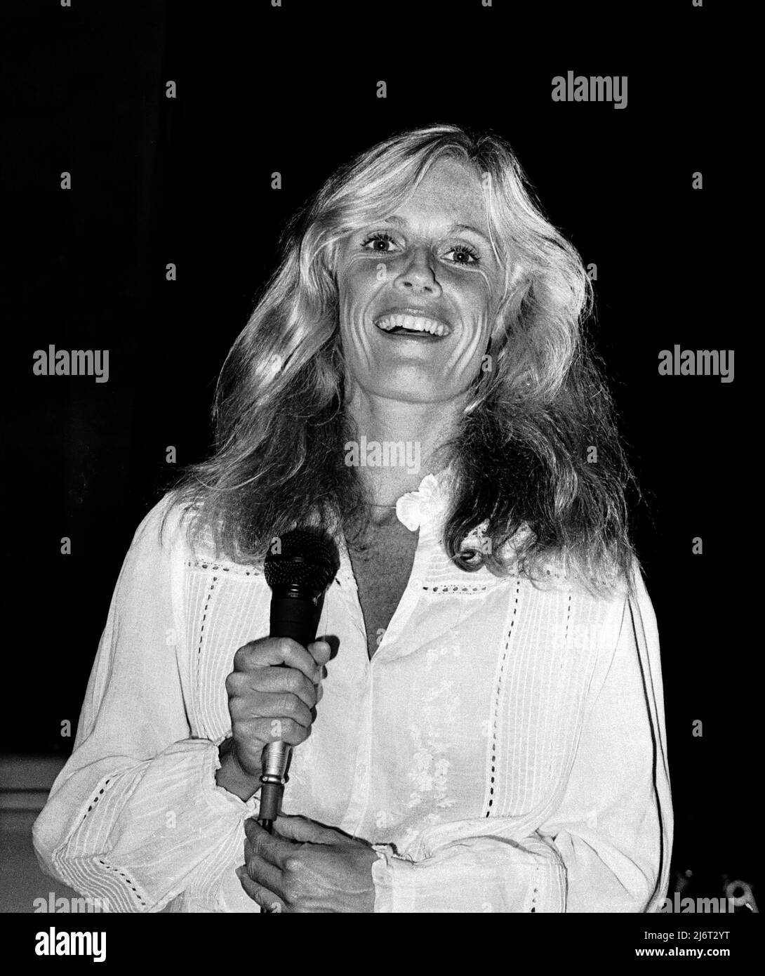 Kim carnes singer Black and White Stock Photos & Images - Alamy